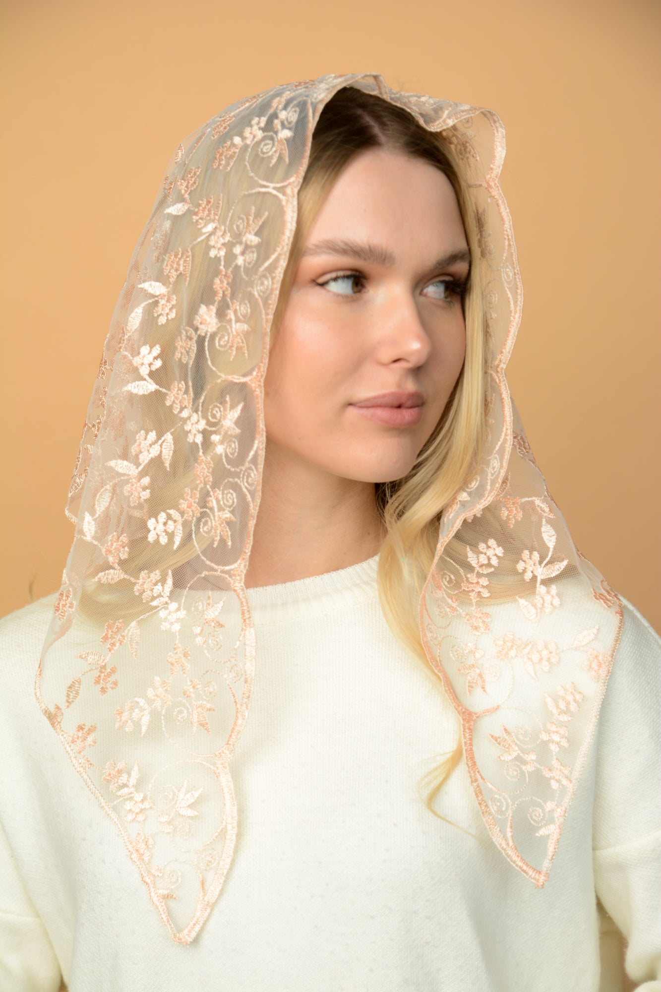 PEACH SHORT VEIL – MariaVeils