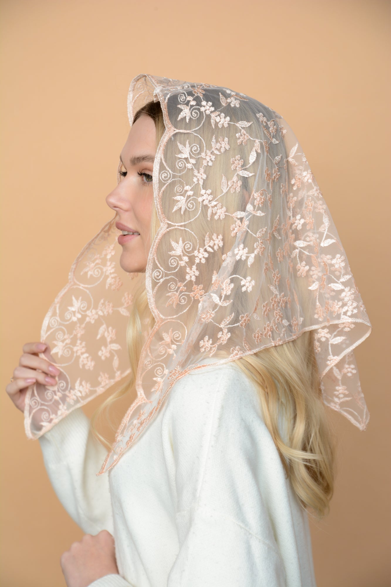 PEACH SHORT VEIL – MariaVeils