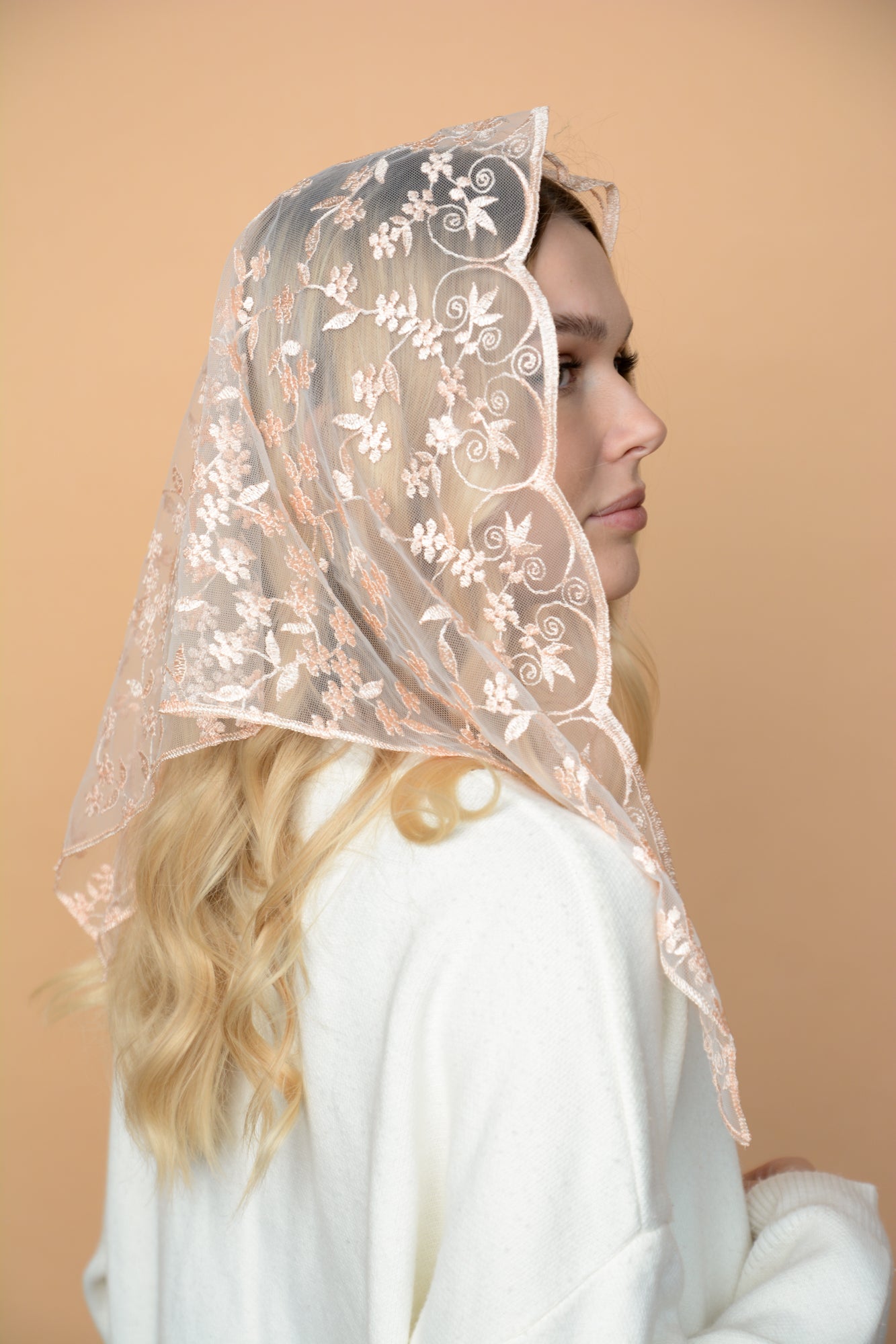 PEACH SHORT VEIL – MariaVeils