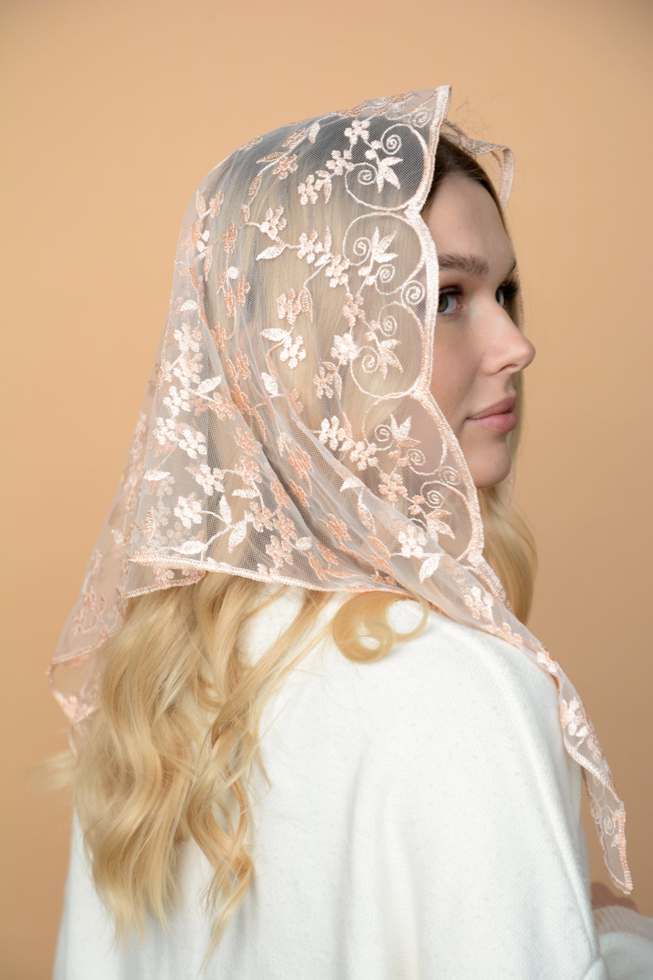 PEACH SHORT VEIL – MariaVeils