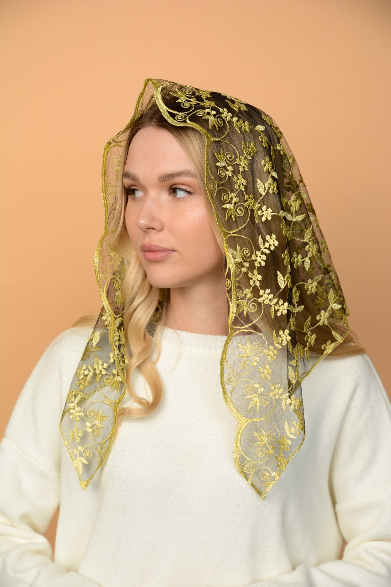 YELLOW TRIANGLE VEIL – MariaVeils