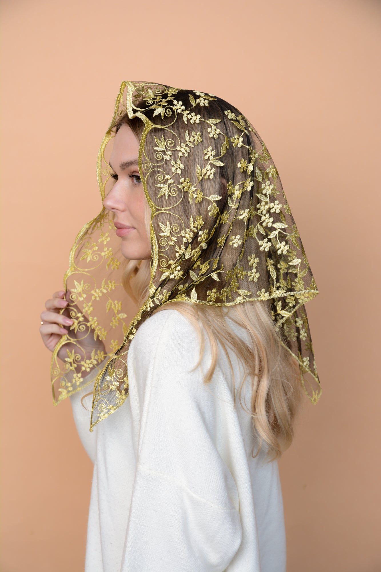YELLOW TRIANGLE VEIL – MariaVeils