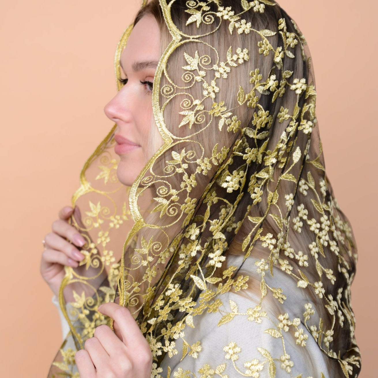 YELLOW INFINITY MANTILLA – MariaVeils