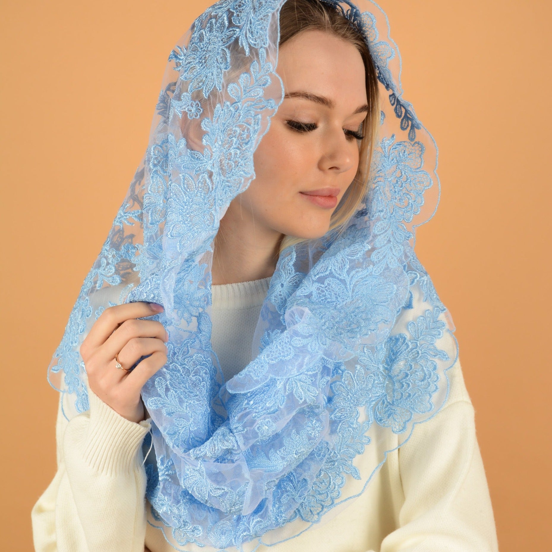 BLUE INFINITY MANTILLA – MariaVeils