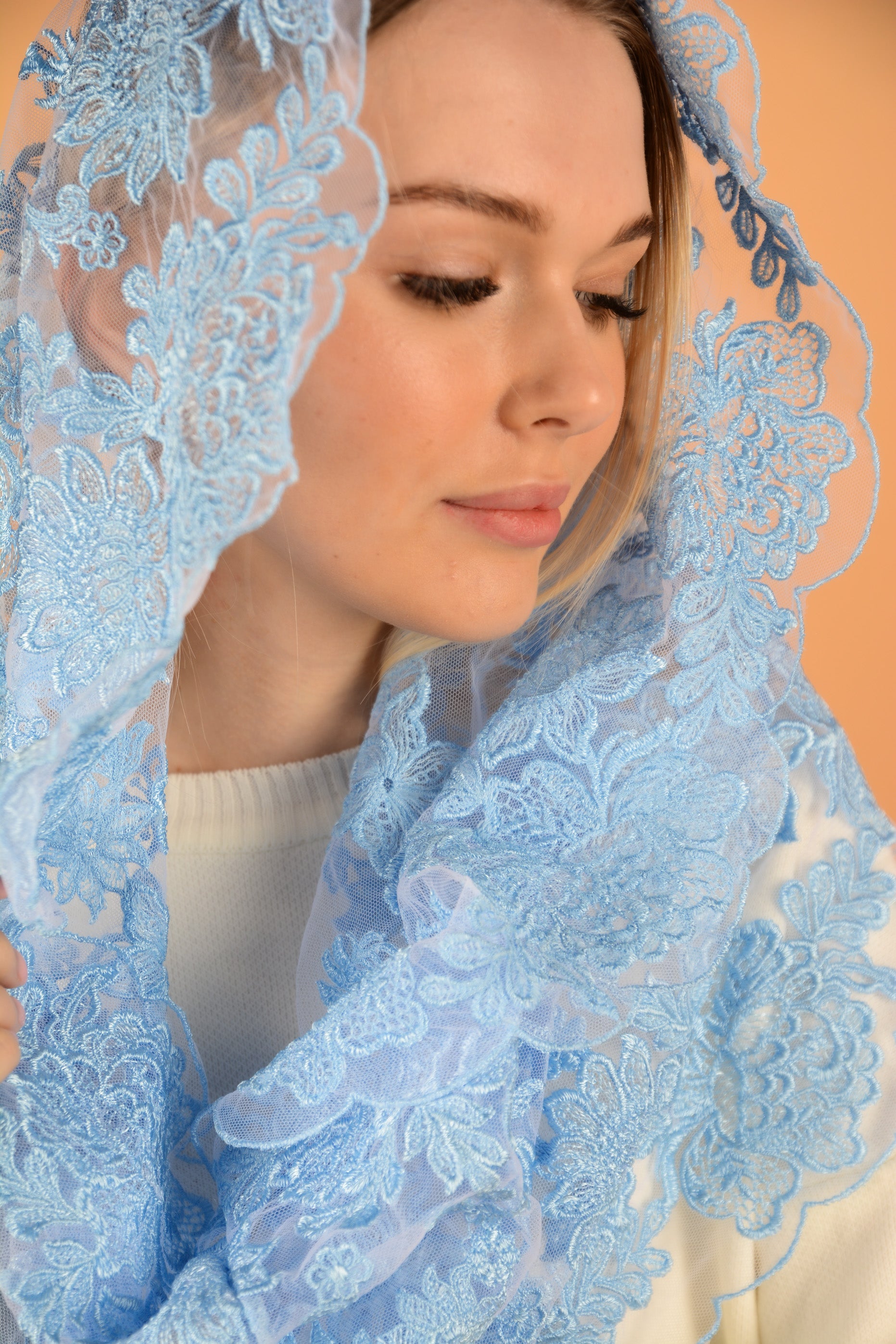 BLUE INFINITY MANTILLA – MariaVeils