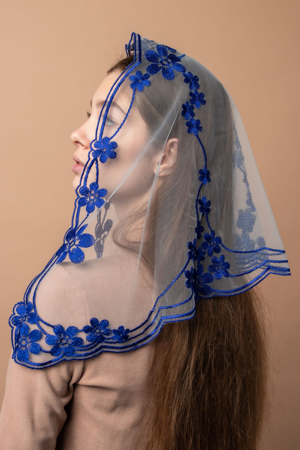 TRIANGLE BLUE MANTILLA – MariaVeils